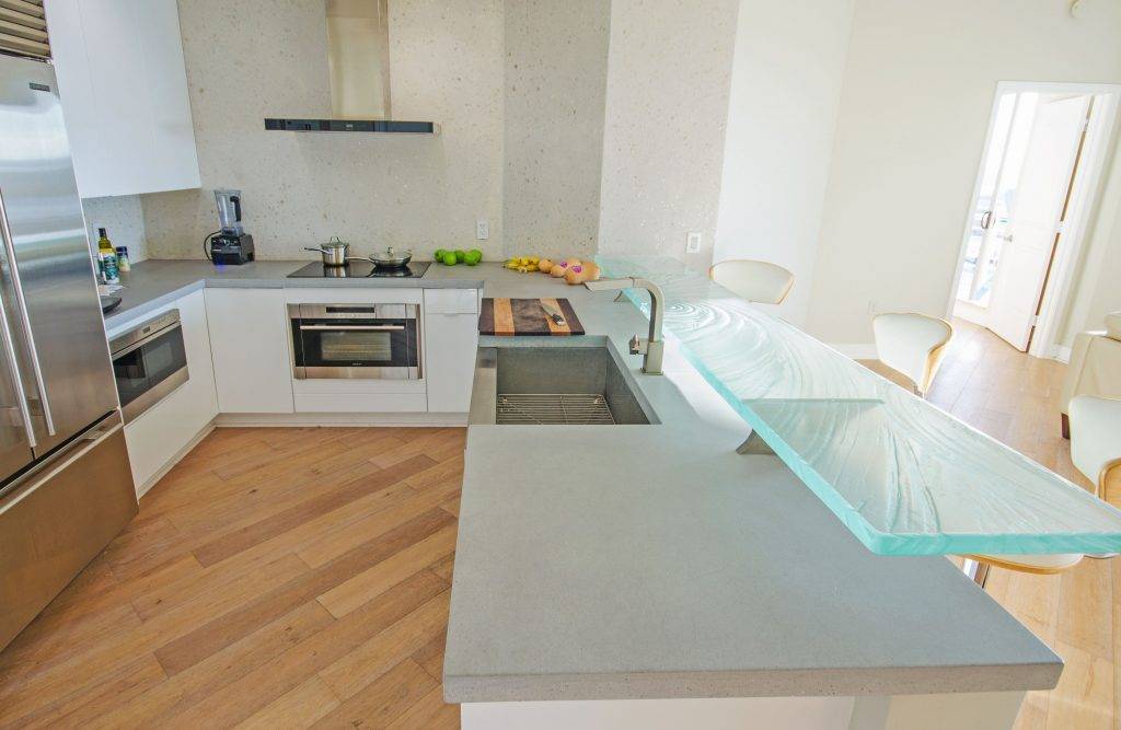 The BEST contemporary sink design for Glass Countertops.