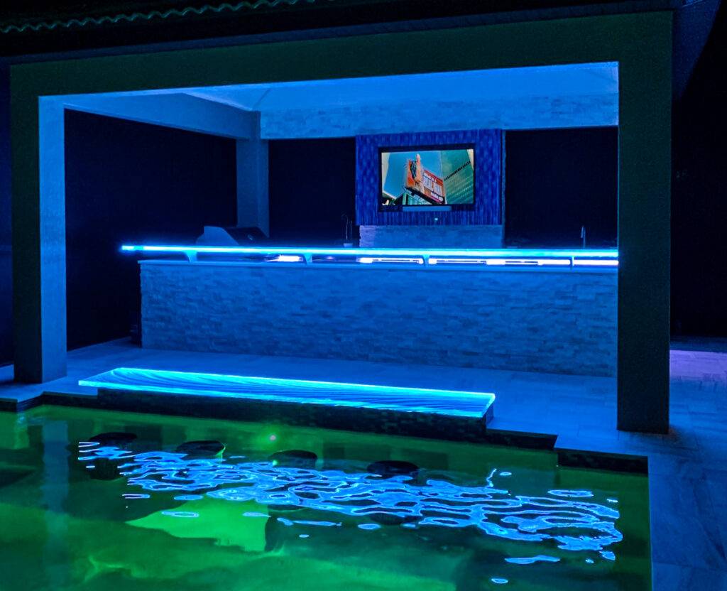 Swim Up Pool Bar Design With Glass Bar Tops